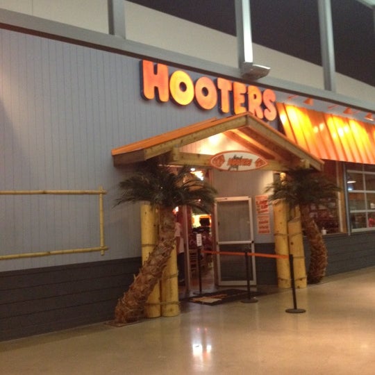 Hooters - East Bloomington - Minneapolis, MN