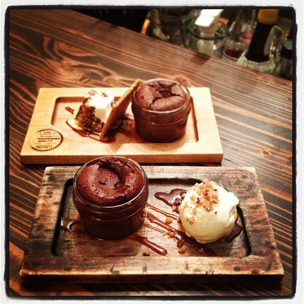 Hot Cakes Molten Chocolate Cakery - Dessert Shop in Ballard