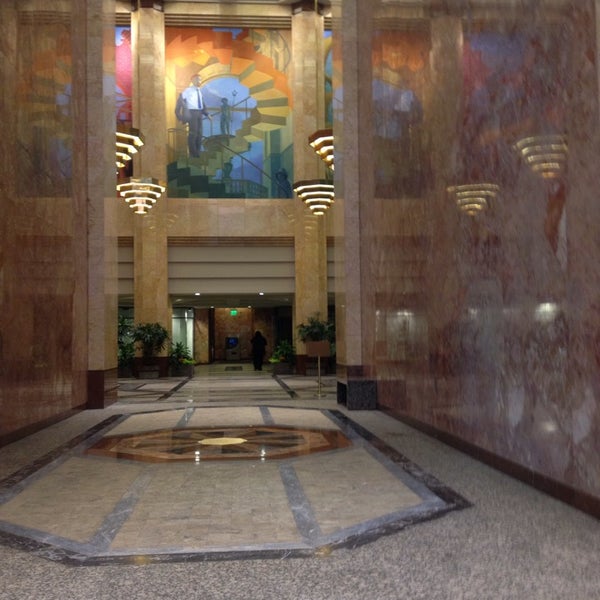 One Metropolitan Square - Building in Downtown East