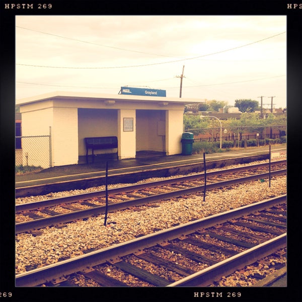 Metra - Grayland - Train Station in Old Irving Park