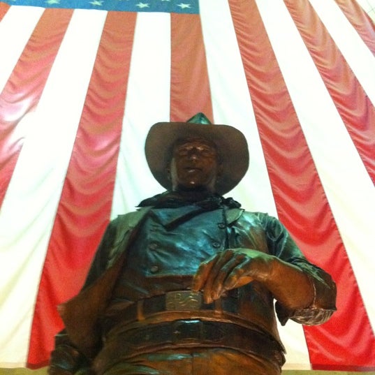 John Wayne Statue - Monument / Landmark in Santa Ana