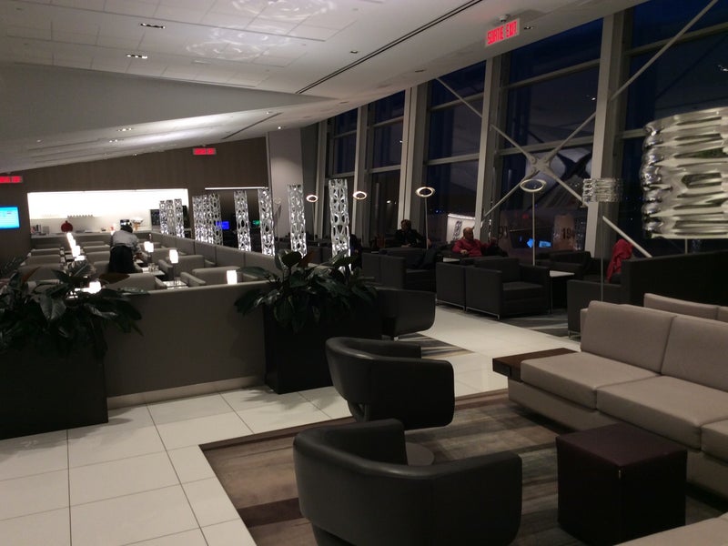 Air Canada Maple Leaf Lounge - Montreal - Pierre Elliott Trudeau International (YUL ...