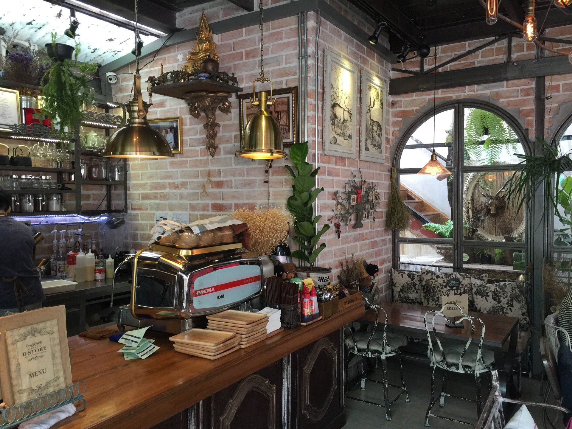 B-Story Cafe (บี สตอรี่ คาเฟ่) in Thanon Phaya Thai Bangkok | OpenRice ...