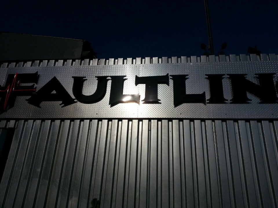 Faultline Bar Photos - GayCities Los Angeles